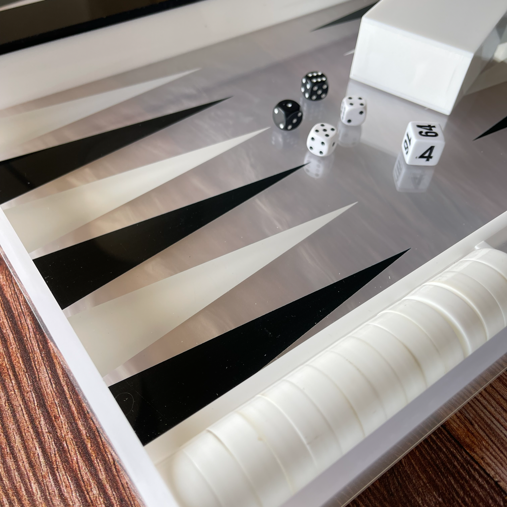 "Customized Backgammon | Colorful & Chic" – A Gifted Story